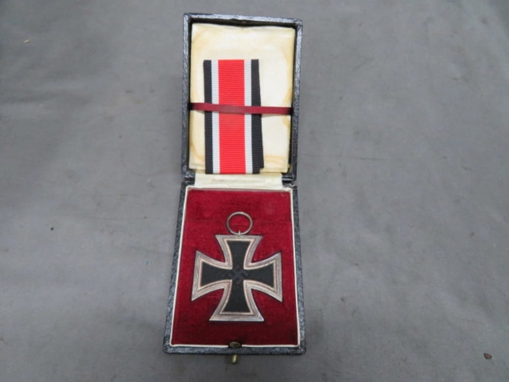 WWII German Iron Cross 2nd Class w/ Case - Eisel Armory